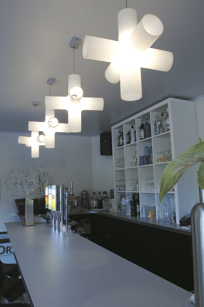 Crosslight, luminaire cruciforme design