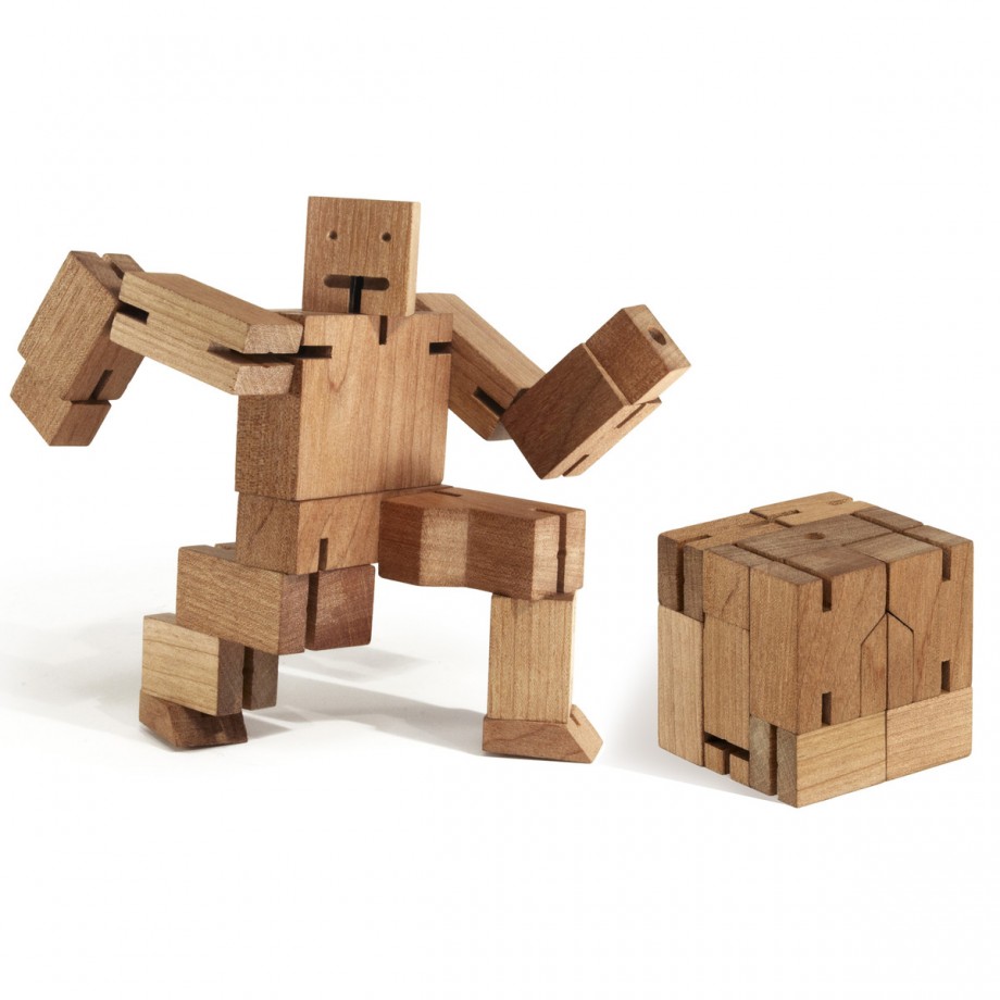 CubeBot, le robot en bois articulé qui prend la pose - Le blog déco